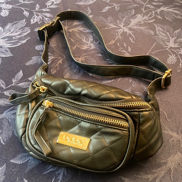 bebe | Bags | Bebe Fanny Pack Quilted Black Gold | Poshmark